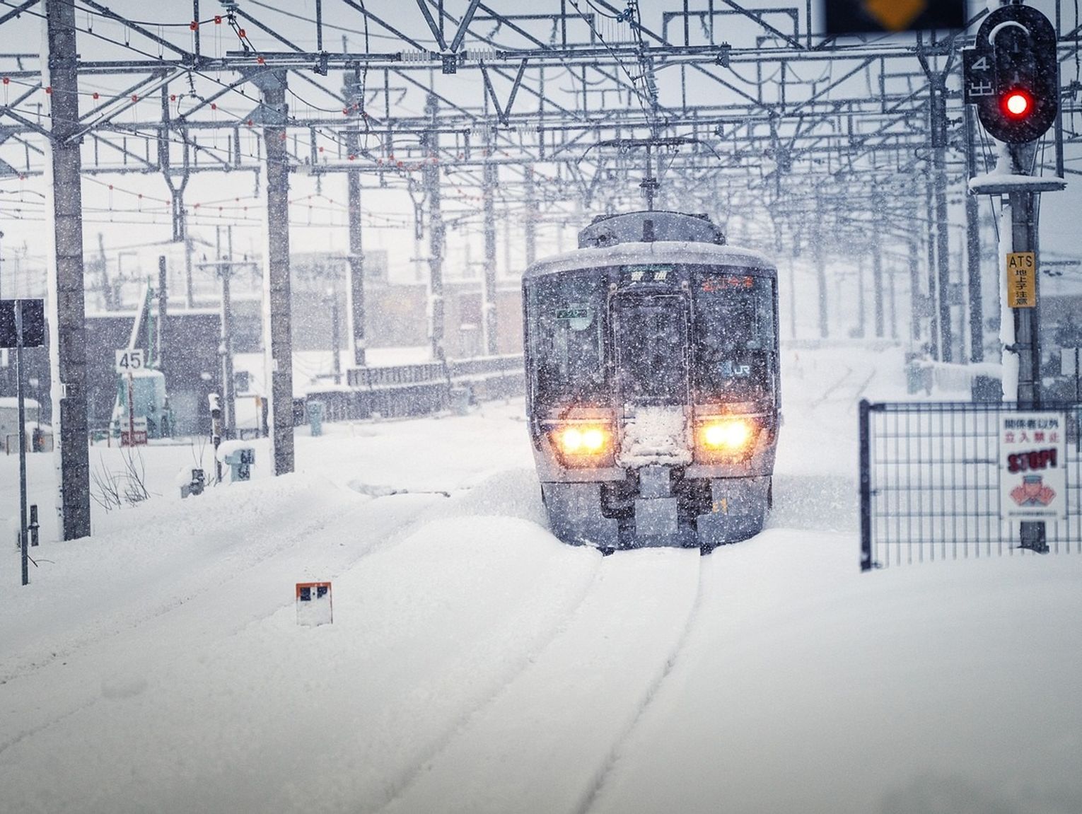 Problemy na torach; pociągi mają opóźnienie i są anulowane
